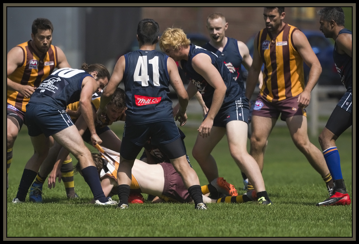 K-1 Aussie Rules Footie at 500mm (10): Pentax SLR Talk Forum: Digital ...